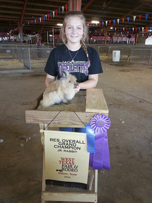 Hines shows reserve grand champion | Jacksboro Herald-Gazette